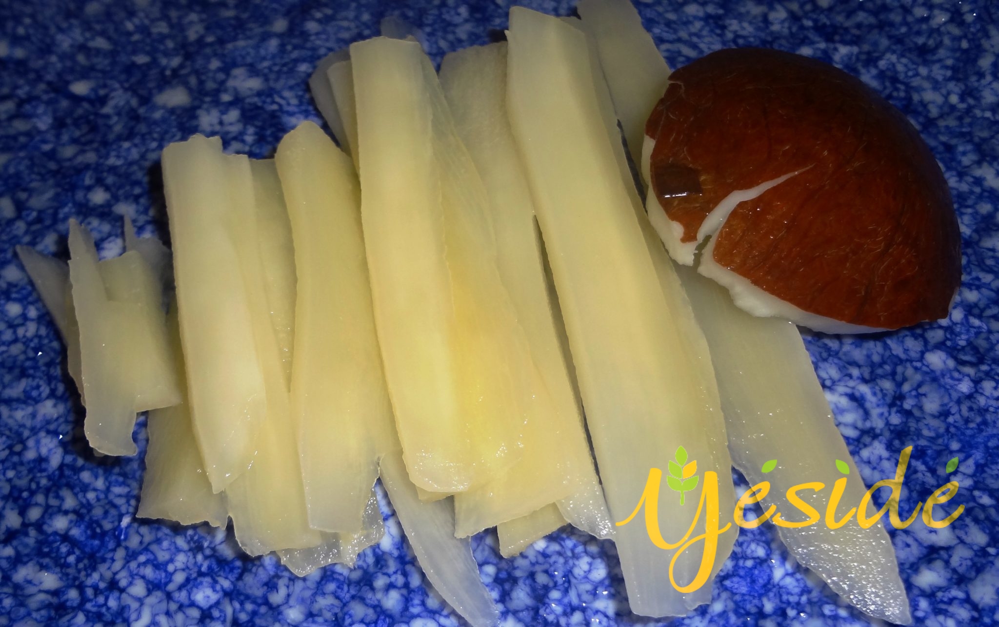 Street Food Alert: Boiled Cassava And Coconut Snack (Abacha Mmiri Na ...